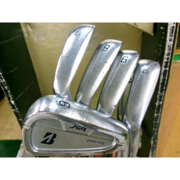 ■種別：アイアンセット　■メーカー：ブリヂストン■モデル：JGR FORGED　■シャフト：XP95 5本セット■フレックス：S　■ロフト：24■本数：5　■番手：6-9 P■長さ：37.5　■クラブ重量：410■ライ角：61　■バランス：...