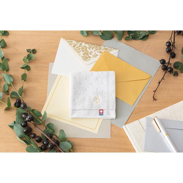 ブライダルやフォーマルなプチギフトにも。上品で光沢のあるイニシャルやラッキーモチーフの刺繍がポイント。特別感を演出するギフト仕様の今治産のタオルハンカチは、男女年齢問わず、幅広い方への贈り物におすすめです。●タオルハンカチ×1枚●綿100％...