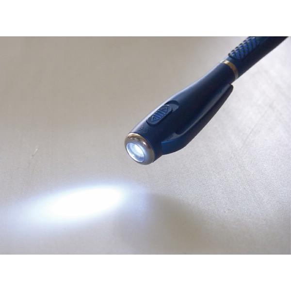 リーズナブルで機能的な洗練されたデザインのライト付ボールペンです。●ＬＥＤライト、ボールペン●電池交換不可●ＡＢＳ樹脂●現品約13×1.3×1.3ｃｍ1104