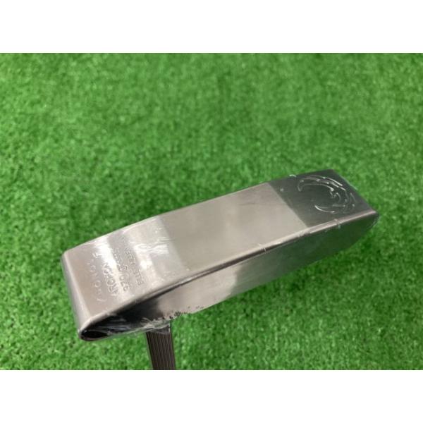 ■種別：パター　■メーカー：クロノスゴルフ■モデル：ARCHON SV　■シャフト：KUNITOMO　Dot.　Eight■フレックス：　■ロフト：2■本数：1　■番手：P■長さ：34　■クラブ重量：538■ライ角：69　■バランス：■キッ...