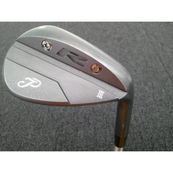 ■種別：ウェッジ　■メーカー：ジャスティック■モデル：JP-FORGED R-III WEDGE BLACK　■シャフト：Steel Fiber i110■フレックス：S　■ロフト：54■本数：1　■番手：54■長さ：35.5　■クラブ重量...