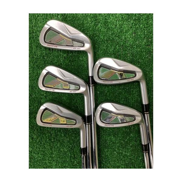 中古　Dランク　アキラプロダクツ　ＡＫＩＲＡ　ＡＫＩＲＡ　ＰＲＯＴＯＴＹＰＥ　ＫＳ−２０１　６Ｓ（実本数：５本セット）　アイアンセット　純正特注シャフト 　フレックスＳ ロフト角:27.00