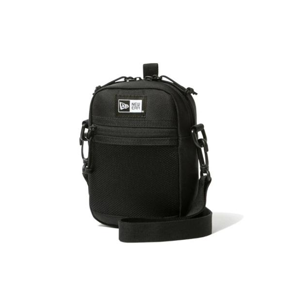 NEW ERA□商品詳細■MODEL：ショルダーポーチ 1.7L ■COLOR：ブラック ■SIZE-容量：約1.7L-高さ：約190mm-幅：約130mm-奥行：約65mm■素材 :ポリエステル/1680D■小売希望価格：4,000円+税...