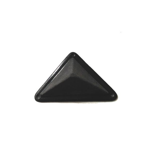 平面で絶妙な角度のスタンスです。"ムーブが制限された壊れにくい課題” が簡単に作成できます。また、クライミングウォールに足用のハリボテを付ける面積が取れない場合にも重宝します。垂壁では、悪めのハンドホールドとしても使用可能です。その際、ホー...