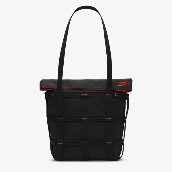 商品の概要：1つの使いやすいバッグにすべてのものを詰め込む必要があるけれど、あなたの気分に合わせられるバッグがほしいなら、ナイキ カーゴ トートが最適です。内側のシェルを外側のカーゴネットから取り外し、そのときの気分にぴったりのカラーを選択...