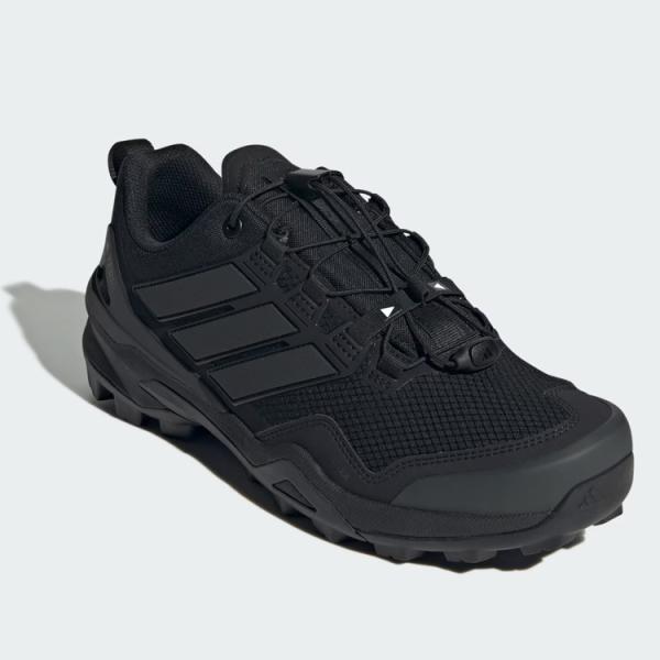 プロフィールハイキングや、山頂まで険しい崖をよじ登るスクランブリングを想定してデザインした、アディダス テレックス スカイチェイサーは、トレイルでも街でも機敏に動ける安定感と快適な履き心地、そしてプロテクションを兼ね備えたハイキングシューズ...