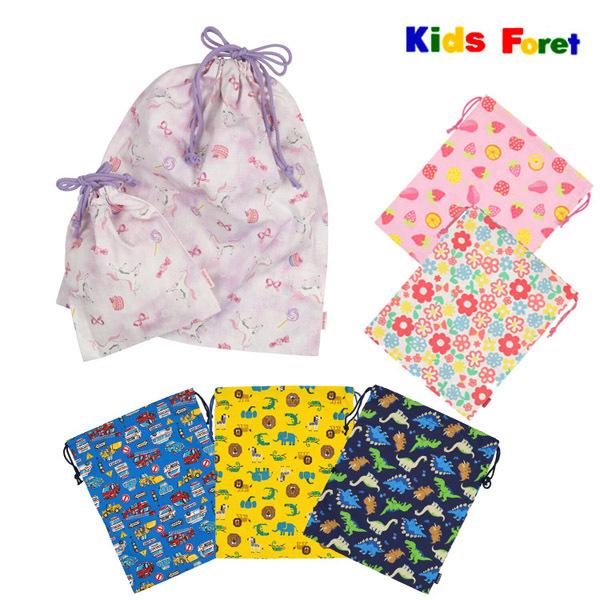 カラー：・ホワイト(花柄)・ピンク(フルーツ柄)　　　　・パープル(ユニコーン柄)・ネイビー(恐竜柄)　　　　・イエロー(動物柄)・ブルー(車柄)素　材：綿100％サイズ：小(縦21x横17cm)/大(縦38x横31cm)※商品により多少の...