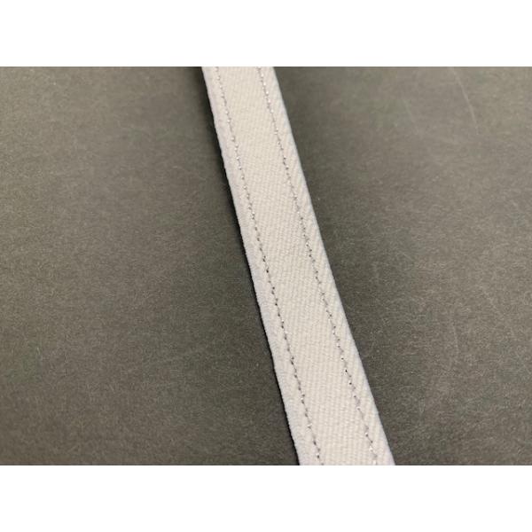 幅　　： 15mm素材　： レーヨン47％、ポリエステル41％、ゴム12％数量設定： ５m単位カラーも豊富で、表使いにおススメの平ゴム♪ブックカバー、お弁当、お道具箱、クレヨンなどの留め具や、子供のサスペンダー作りにおすすめ！厚さ約2mmと...