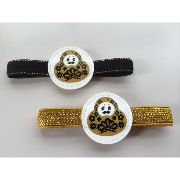 ワッペン部分に、石川県北陸新幹線開業PRマスコットキャラクター「ひゃくまんさん」イラスト入り。金ラメ糸を使用したお弁当箱用ベルトです。優雅な金のゴムバンドで、ランチタイムをさらに楽しく過ごせます。ブックバンドとしてもご使用いただけます。