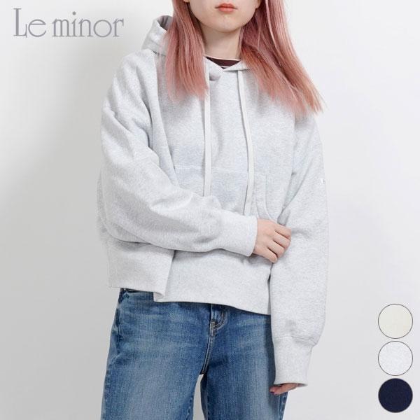 ブランド：Le minor (ルミノア)品番：LMB00204商品名：CAPUCHE(キャプシェ)Le minorからクロップド丈のスウェットパーカーが登場。つり編み機で織ったこだわりスウェット生地を使用。インナーにシャツやボーダートップス...