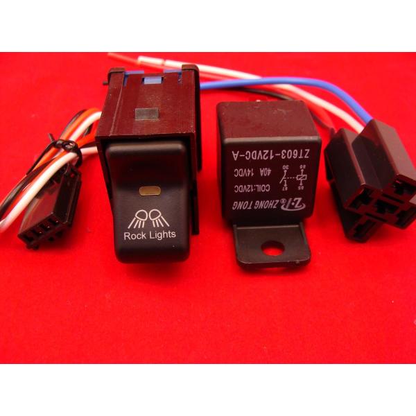 商品名Jeep  TJ/LJ ロッカースイッチロックライトロゴに適合 1日以内に40アンペアのリレー発送Fits The Jeep  TJ/LJ Rocker Switch-Rock Lights Logo with 40 AMP Rela...