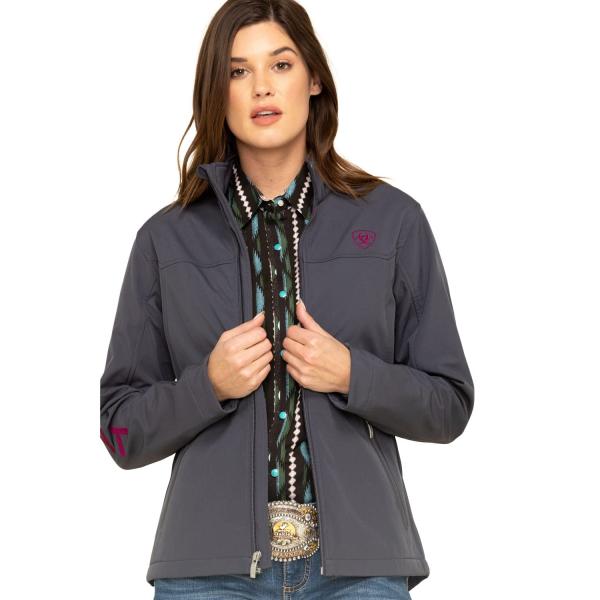 商品名:  ARIAT Women's Grey New Team Softshell Jacket Grey X-Smallブランド: ARIAT商品サイズ: X-Small高さ: 52cm横幅: 38cm奥行: 5cm重量: 472g商...