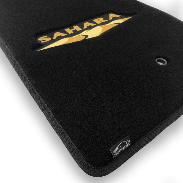商品名Lloyd Mats Heavy Duty Carpeted Floor Mats for Jeep JK Wrangler Unlimited 2007-2013 (Black, 2PC - Sahara Logo)ブランド：Llo...