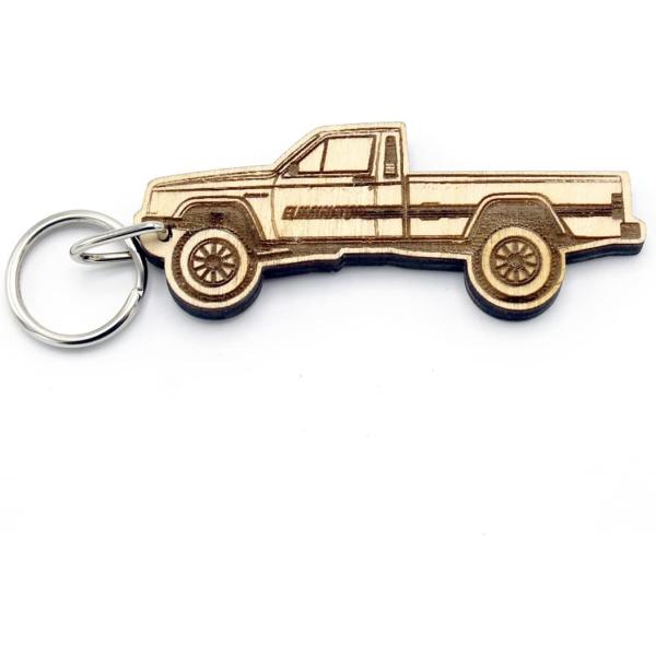 商品名Jeep  Comanche MJ木製キーホルダー - アメリカ製Jeep  Comanche MJ Wooden Keychain - Made in the USAブランド：Jeep商品サイズ：Regular高さ：1 cm横幅：7...