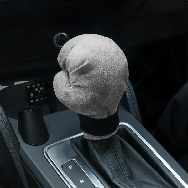 商品名Aokdom 車用ギアシフトカバー ユニークなボクシングシフトノブカバー 車のインテリアアクセサリーの装飾と保護 柔らかいプラッシュスティックシフトカバー 車 トラック SUV マニュアル/自動シフトノブ付き グレーAokdom Ca...