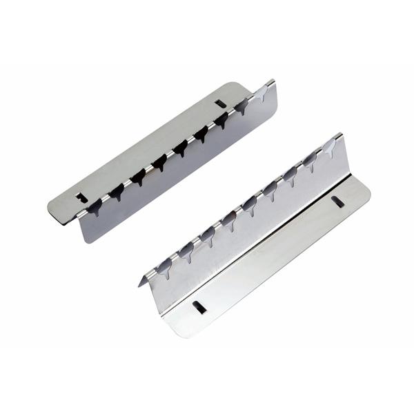 【品　名】 マルカ 自在くし台 串焼き【サイズ】 約）217×56×40ｍｍ【材　質】 スチール　【商品説明】 ●バーベキューで簡単に串焼き調理ができます●串の長さに合わせてくし台の幅が調節できます。●串に熱があたりにくいので、串が焼けにく...