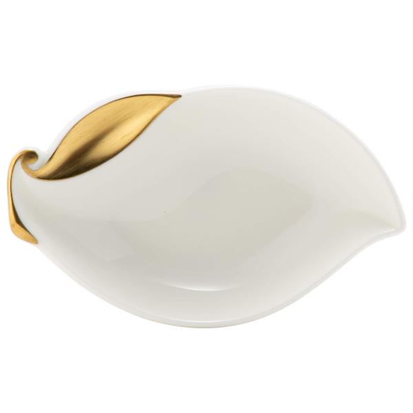 【商品概要】本体サイズ:長径110×短径67×高さ24mm素材:ボーンチャイナ原産国:インドネシア【商品説明】【商品詳細】ブランド：NARUMI(ナルミ)商品種別：ホーム＆キッチン商品名：NARUMI(ナルミ) プレート 皿 フォルテ 11...