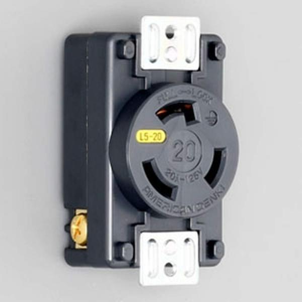 【商品概要】●厚み(mm):25.2●長さ(mm):68●定格:接地2P20A125V●幅(mm):36●質量(g)67.5【商品説明】【特長】<br>●ＮＥＭＡ規格Ｌ５−２０互換品です。<br>●耐熱性・耐油性・耐...