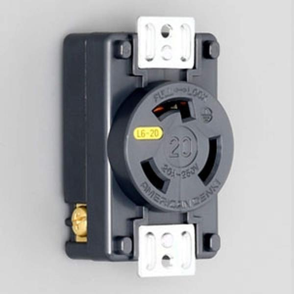 【商品概要】●厚み(mm):25.2●長さ(mm):68●定格:接地2P20A250V●幅(mm):36●質量(g)67.3【商品説明】【特長】<br>●ＮＥＭＡ規格Ｌ６−２０互換品です。<br>●耐熱性・耐油性・耐...