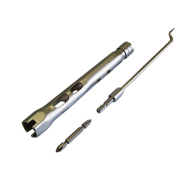 【商品概要】特長1:複数のセパ・型枠工具をこれ一つに集約。特長2:セパ通しやフォームタイ廻しなど手動作業に加えて、インパクトドライバーに連結させてフォームタイ廻しやリターンバックル廻しなどの作業が電動でスピーディーにできる。特長3:替え針や...