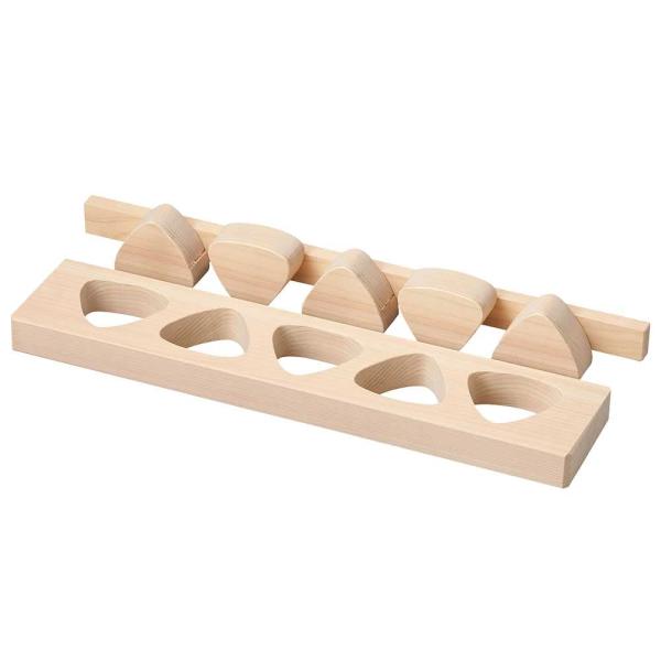 【商品概要】サイズ(約):外寸縦100×横450×高さ30mm生産国:日本素材・材質:桧材【商品説明】【商品詳細】ブランド：ヤマコー(Yamaco)商品種別：ご飯鍋・文化鍋商品名：ヤマコー 桧 おにぎり型 押器付 5穴 058052製造元：...