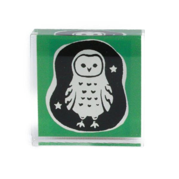 【商品概要】【サイズ】W31×D31×H15mm【印面サイズ】D27×W23mm【材質】台木:ポリメタクリル樹脂/印面:ラバーゴム【その他】消しゴムはんこ作家・イラストレーターとみこはんデザインのイラスト。飾っても可愛い、めでたい「福招きシ...