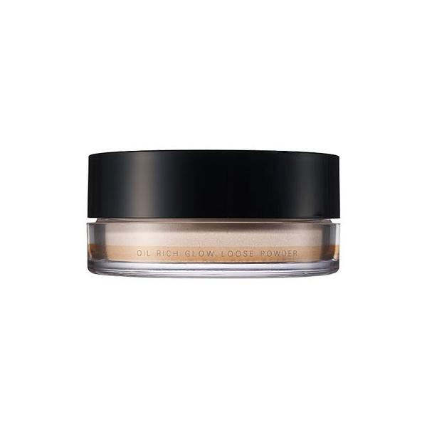 美容オイル成分高配合。ルースパウダーで魅せる濡れたような艶。パフ付き。【使用方法】パフにパウダーを適量含ませてよくもみ込み、顔の中心から外側にすべらせるようにのばします。さらに、頬骨など高く見せたい部分には重ねて使用すると立体感とツヤが強調...
