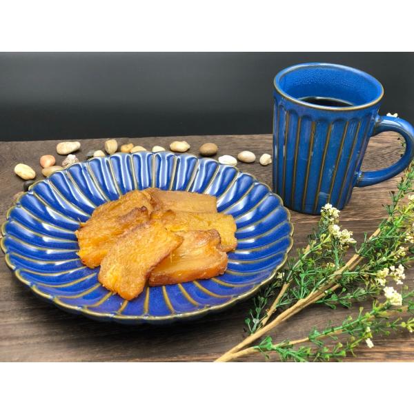 ▼商品概要自社生産の紅はるかを収穫後熟成させ、焼いて甘味を出し、少し乾燥させて甘みを凝縮させました。無添加、自然食品ですのでお子様やペットにも安心です。▼品種・味の特徴通常の干し芋よりも焼き芋に近い感覚で、とても甘く、お茶にもコーヒーにも合...