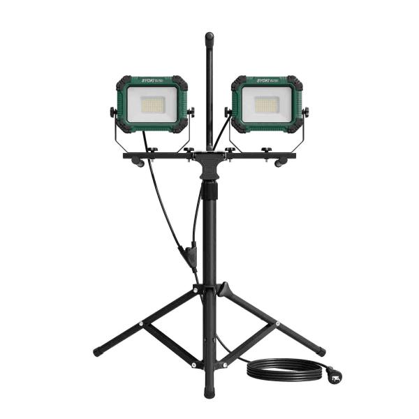 商品仕様消費電力:100W（50W×2灯）入力電圧:AC100V周波数:50/60Hz兼用全光束:約10000LM※完成品実測値発光色:昼光色(6500K±5％)光源数:2835LEDチップ×70粒（1灯あたり）照射角度:約120°ステー調...