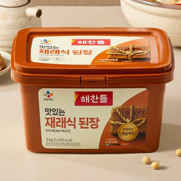 <br>究極の韓国料理を楽しむための必需品、[CJ] ヘチャンドル 在来式テンジャン 味噌（3kg）は、家庭のキッチンにぴったりな韓国調味料です。<br>この高品質なデンジャンは、伝統的な製法で作られており、豊かな風...