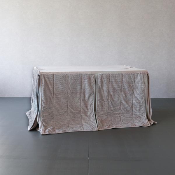 ＜サイズ＞ハイタイプダイニングこたつ135×80用（135cm/77cm/76cm）＜素材＞ポリエステル100％＜生産＞中国製＜洗濯表示＞洗濯表示◆30℃以下の水温で、弱い手洗い。（洗濯機は使用できません）※クリーニング推奨＜適応コタツサイ...