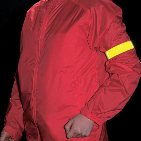 夜間の安全対策に！腕や足、自転車にも使える反射バンドです！●腕や足にクルッと巻きつけて使えます●自転車などにも使えます■30×300mm、重量/60g■表面/反射材PVC、芯材/バネ鋼■2本組■【同梱OK】