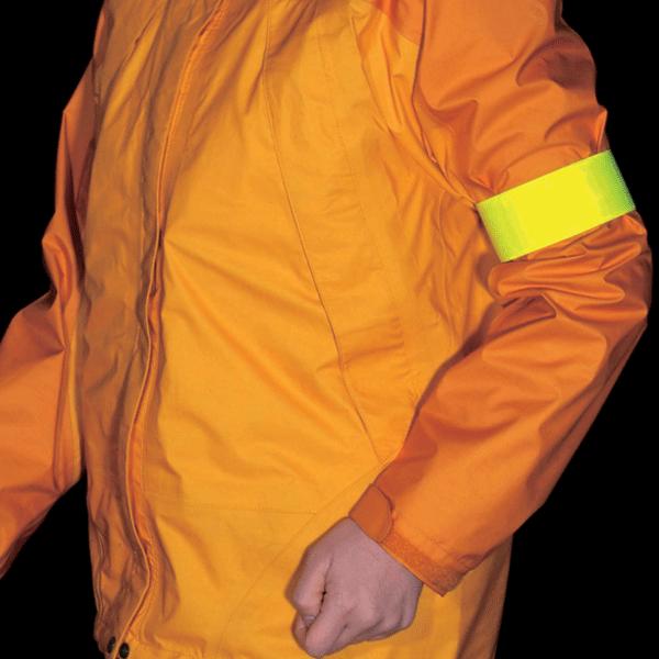 夜間の安全対策に！腕や足、自転車にも使える反射バンドです！●腕や足にクルッと巻きつけて使えます●自転車などにも使えます■45×300mm、重量/80g■表面/反射材PVC、芯材/バネ鋼■2本組■【同梱OK】