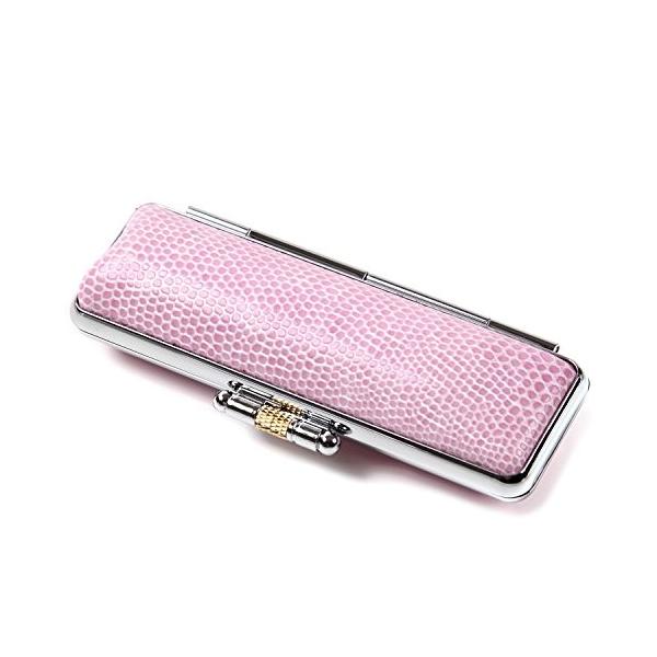 「商品情報」こちらの印鑑ケースは、本牛革を使用し、トカゲ柄調に仕上げました 13.5ｍｍから15ｍｍの太さ、長さが60ｍｍまでの印鑑が入ります。 朱肉付です。朱肉は、長持ちする高級品を使用しています。 ケースの中は、起毛素材の布を使用し大切...