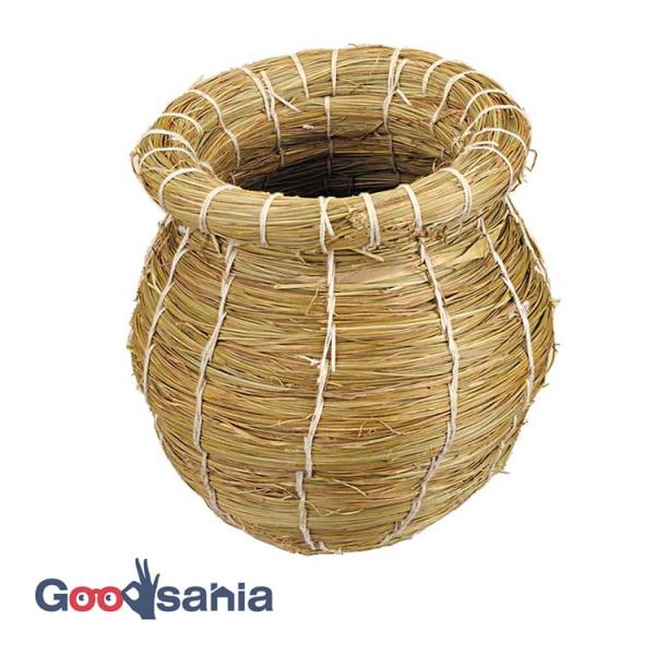 ・天然乾燥草を使用した、あたたかみのある小鳥用のおへやです。・草素材ならではの自然な保温性・保湿性で、巣内を快適な環境に保ちます。・文鳥やコキンチョウなどが、安心して眠ったり巣作りをしたりするのに適した設計。・丸みのあるツボ型形状が外気をや...