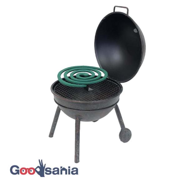 ・とても珍しいバーベキューコンロモチーフの蚊取り線香ホルダーです。・蚊取り線香から煙が出ることにより、まるでバーベキューをしているかのような気分を楽しめます。・ブリキ製で重厚感があります。・インパクトがあるのでお庭のアクセントにもおすすめで...