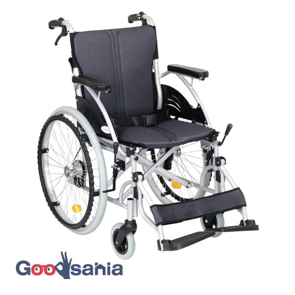 ・自立歩行が困難な方向けの移動用車いすです。・背もたれも畳めてコンパクト。車などへの積載に便利です。・アルミ製なので軽量で持ち運びしやすいです。・パンクの心配のないノーパンクタイヤを採用しています。・最大使用者体重100kgまで対応していま...