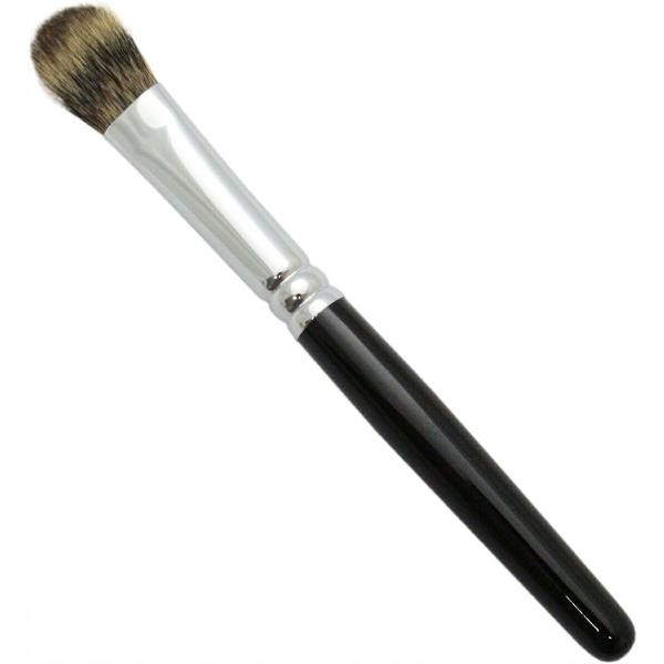 日本製の高級化粧筆 熊野筆のアイカラーブラシです。柔らかな肌触りでムラなく・きめ細かいメイクができます。 メール便