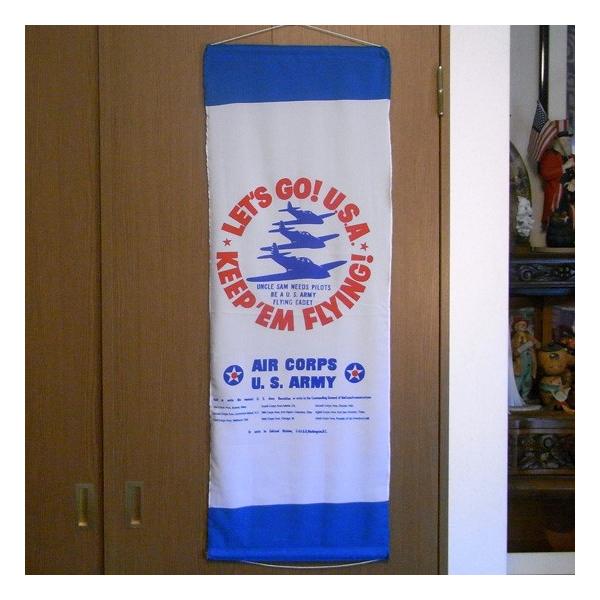 アメリカンでミリタリーなルームデコレーションにおすすめな、AIR CORPS U.S. ARMYのナイロンフラッグタペストリーです。壁やドアなどのちょっとしたスペースにかけるだけでインパクトがあり、お部屋のイメージチェンジになります。どこに...
