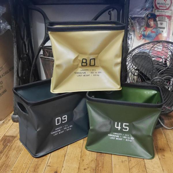 アウトドアシーンやインテリア収納、バケツ替わりなどで使えるハングストックストレージです。 軽くて丈夫なEVA素材で、水や汚れに非常に強い素材です。11リットルと20リットルサイズは市販のカラーボックス収納にピッタリで、インテリア収納はもちろ...