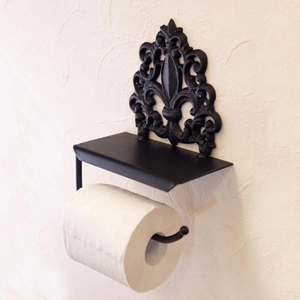 オシャレなアイアン雑貨のコベントアイアントイレットペーパーホルダーです。ペーパーカット部分はありません。空間に馴染みやすいシンプルなデザインなのでおすすめです。サイズ：高さ250×幅180×奥行95mm（約）素材：アイアン
