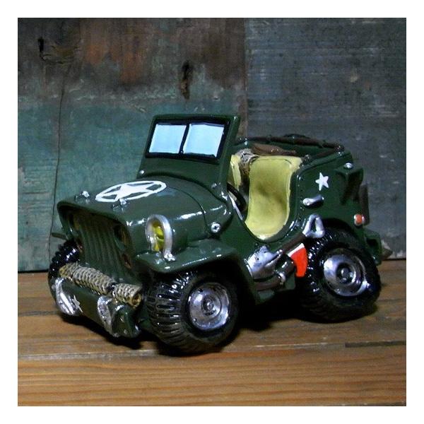 ヴィンテージ風に仕上げたレジン製のインテリア貯金箱です。流線形にデフォルメされたフォルムは男女問わず人気のあるインテリアです。貯金箱にもなり、プレゼントにもおすすめです。アンティーク調雑貨を生活の中に取り入れてはいかがでしょうか？サイズ：幅...