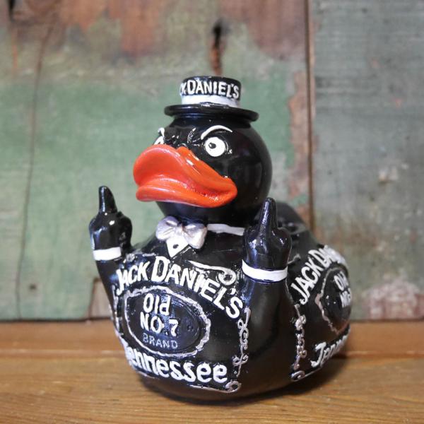 日本でもお馴染みのアメリカテネシー州発祥のウィスキー、ジャックダニエル（Jack Daniel's）のアヒル型卓上灰皿です。見た目もユニークなインテリア、オブジェとしてもおすすめな卓上灰皿。灰の落とし込みスペースは小さいですが、ジャックダニ...