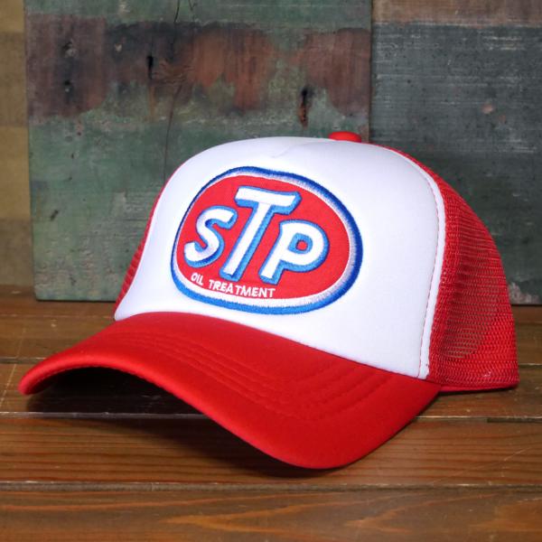 大人気モーター系メッシュキャップ、STPの帽子です。ガレージでのちょっとした車のお手入れや、洗車をするときにお気に入りのツナギとあわせてかぶったり、普段着にもカジュアルに合わせられるおしゃれなキャップ。ワッペン部分はしっかりと刺繍されていて...