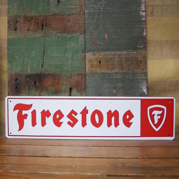 アメリカンデザインで人気の高いFIRESTONEのビンテージ風サインボードです。レトロなお部屋・ガレージ・お店・カフェ・店舗などのイメージ作りにおすすめのアイテムです。アンティーク風な仕上げで男前系などのリメイク家具やリメイク雑貨とも相性抜...