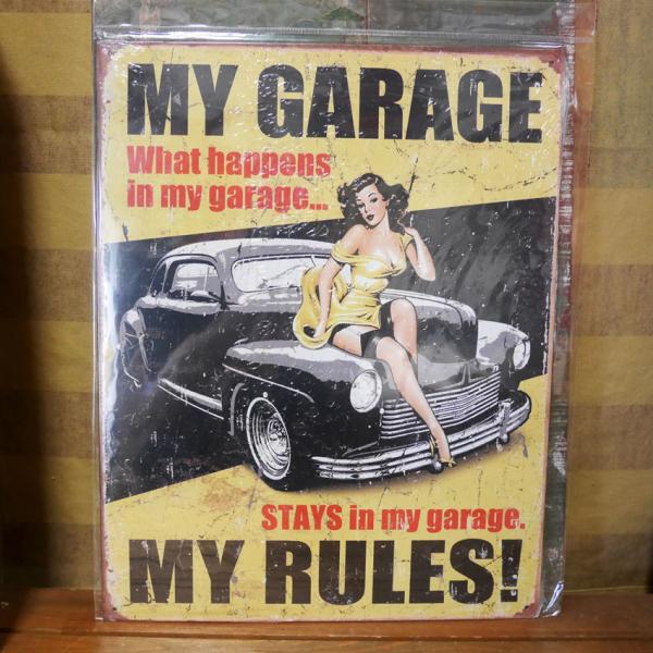 ダメージ加工されたレトロな雰囲気のブリキ看板です。ヴィンテージ風のプリントがリアルで、一枚あるだけでオールドアメリカンな雰囲気を演出できます。モーター系やアメ雑感を出したい時におすすめのアイテムです。サイズ：縦406×横318mm（約）素材...