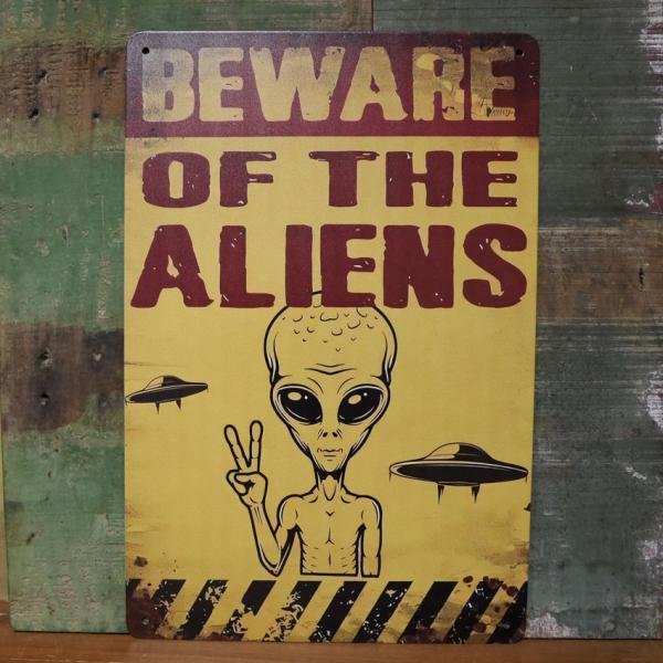 人気のアメリカンデザインのビンテージ風サインボードです。UFOやエイリアンといえばアメリカを代表するひとつのカルチャーとも例えられるポピュラーな存在です。情報開示が進む昨今、新たなエイリアンブーム到来の兆しが？？DIY、エイジング塗装、アン...