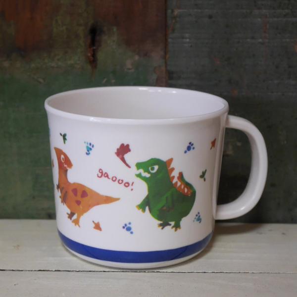 わくわくたのしいごはんの時間をキュートな動物達とすごせる、DECOLE(デコレ)のRegenbogen(レーゲンボーゲン)シリーズです。こちらはカラフルなきょうりゅうの柄が入ったメラミンカップです。メラミン製なので割れにくく、小さなお子様で...