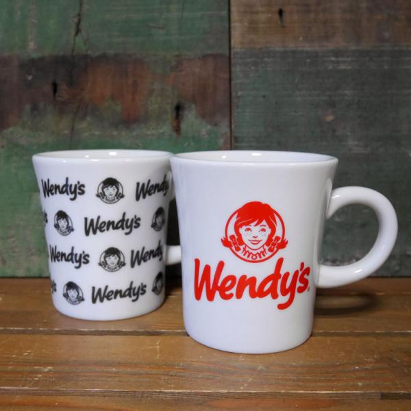 アメリカンポップスタイルが可愛いWendy's(ウェンディーズ)のマグカップです。アメリカ創業のハンバーガーを中心とするファーストフード店「The Wendy's Company」（ウェンディーズ・カンパニー）。愛らしい赤色に女の子のマーク...