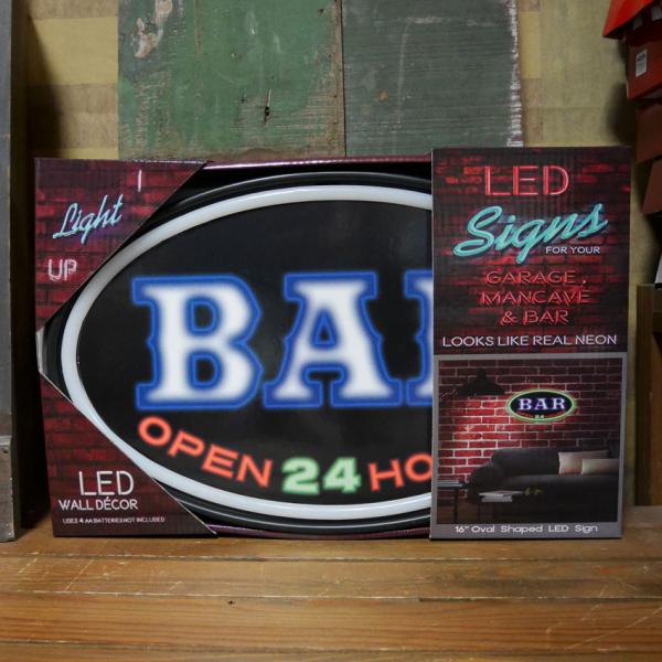 ガレージやバーをカッコよく演出するインテリア、BAR OPEN 24 HOURS LEDロープネオンサインです。これひとつ飾るだけで、お部屋を一気に本格派アメリカンマンケーブ(男の隠れ家)にしてくれます。プラスチック素材で軽く、壁掛けも安心...